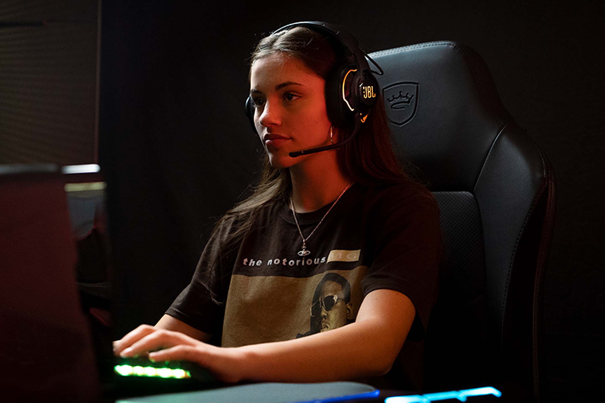JBL Quantum 910 Wireless | Wireless over-ear performance gaming headset ...